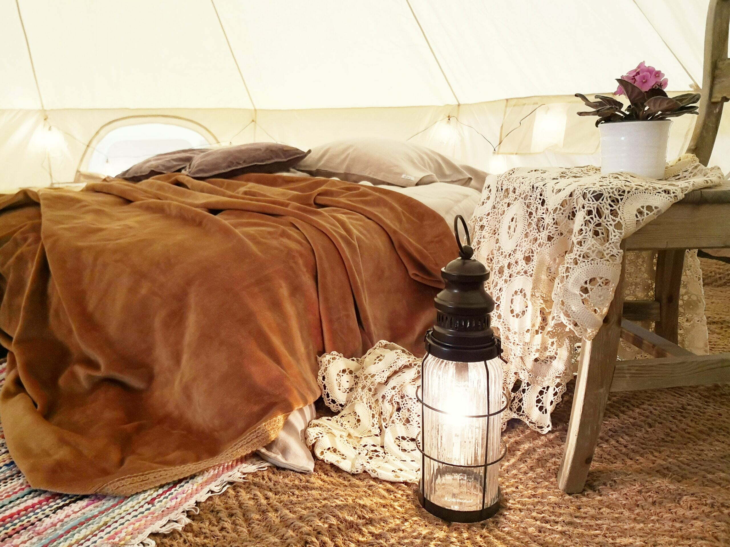 Yö glamping-teltassa Syvänmaan tähtien alla - Karkausmäen Kammari